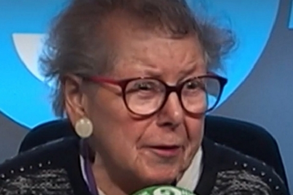 Byla tiskovou mluvčí britských premiérů. Ve svých 91 letech se rozhodla ...